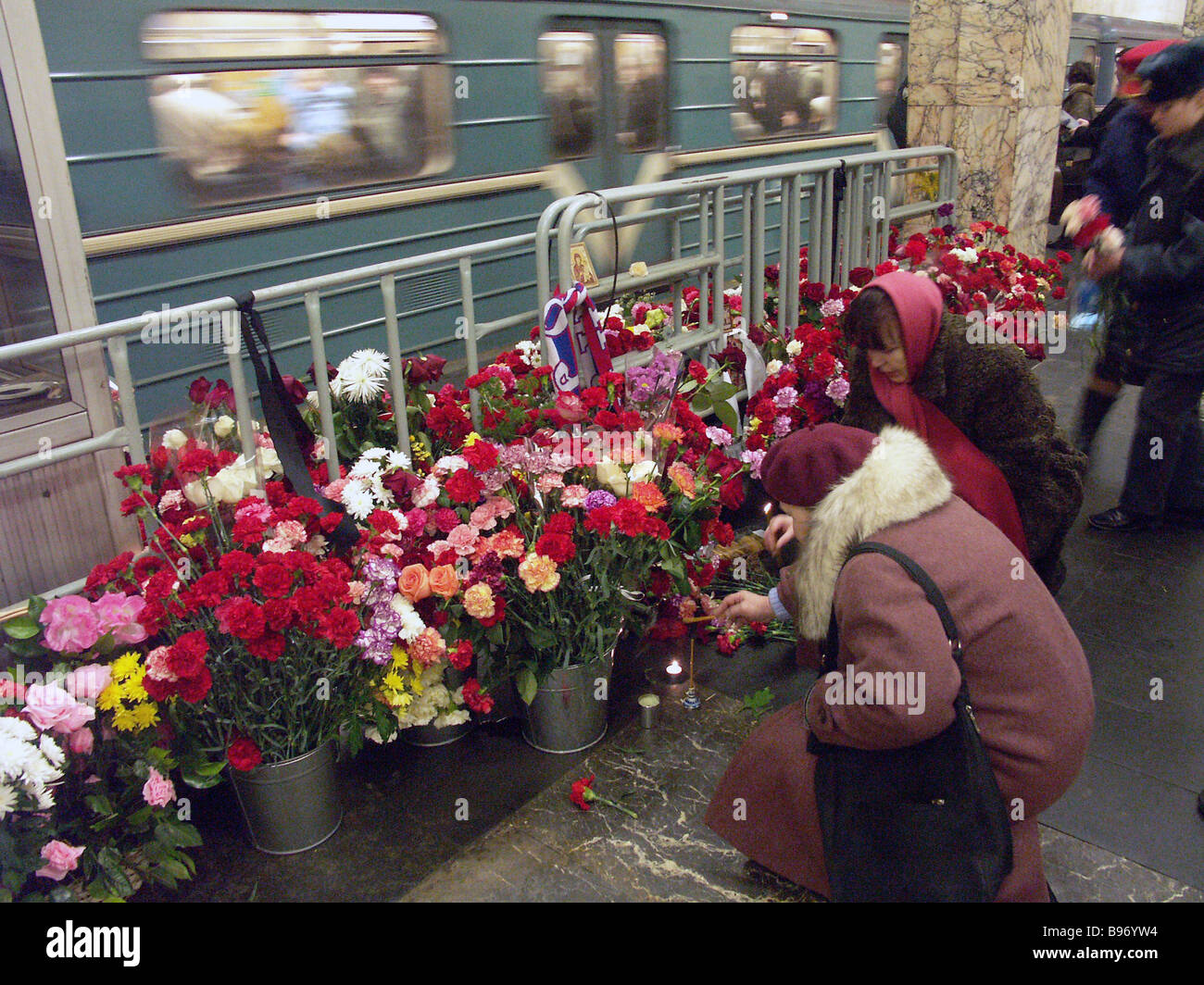 Muscovites bringing flowers to the metro station Avtozavodskaya on the ...