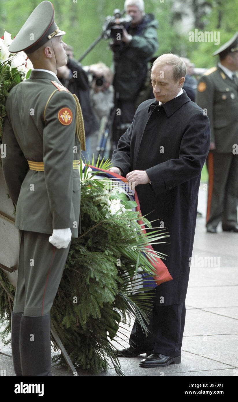 Russian President Vladimir Putin putting flowers on the Tomb of the ...