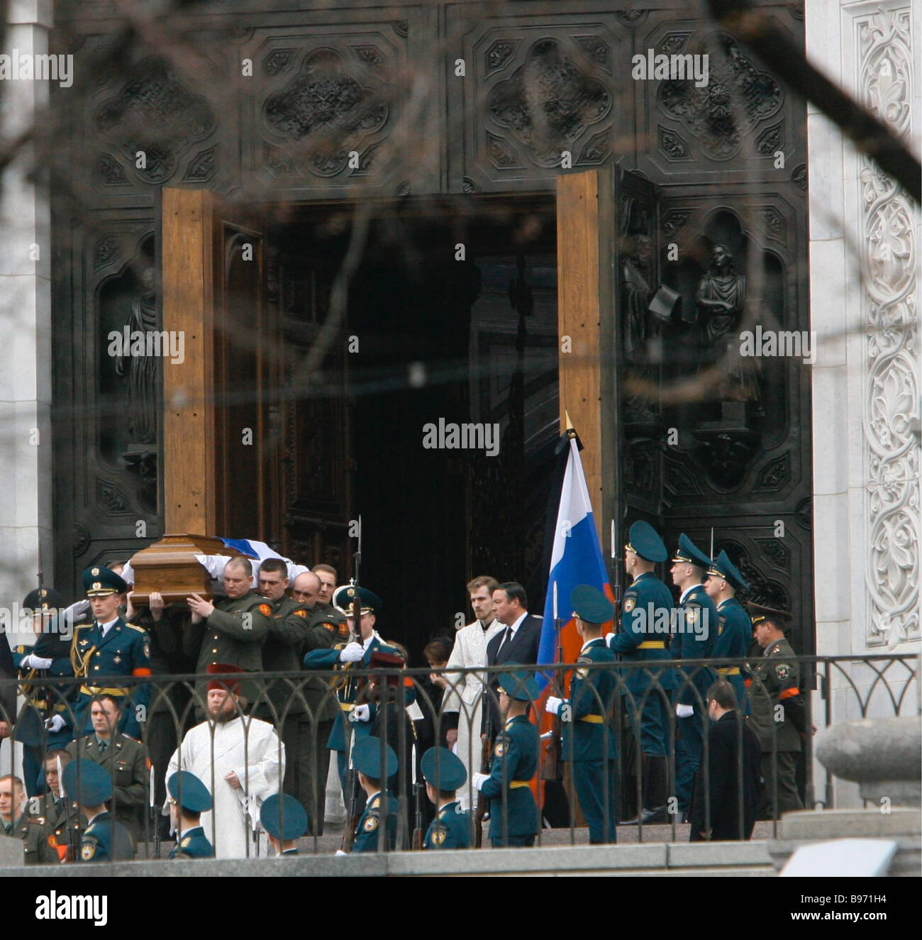 A funeral procession following the coffin of Boris Yeltsin the first ...