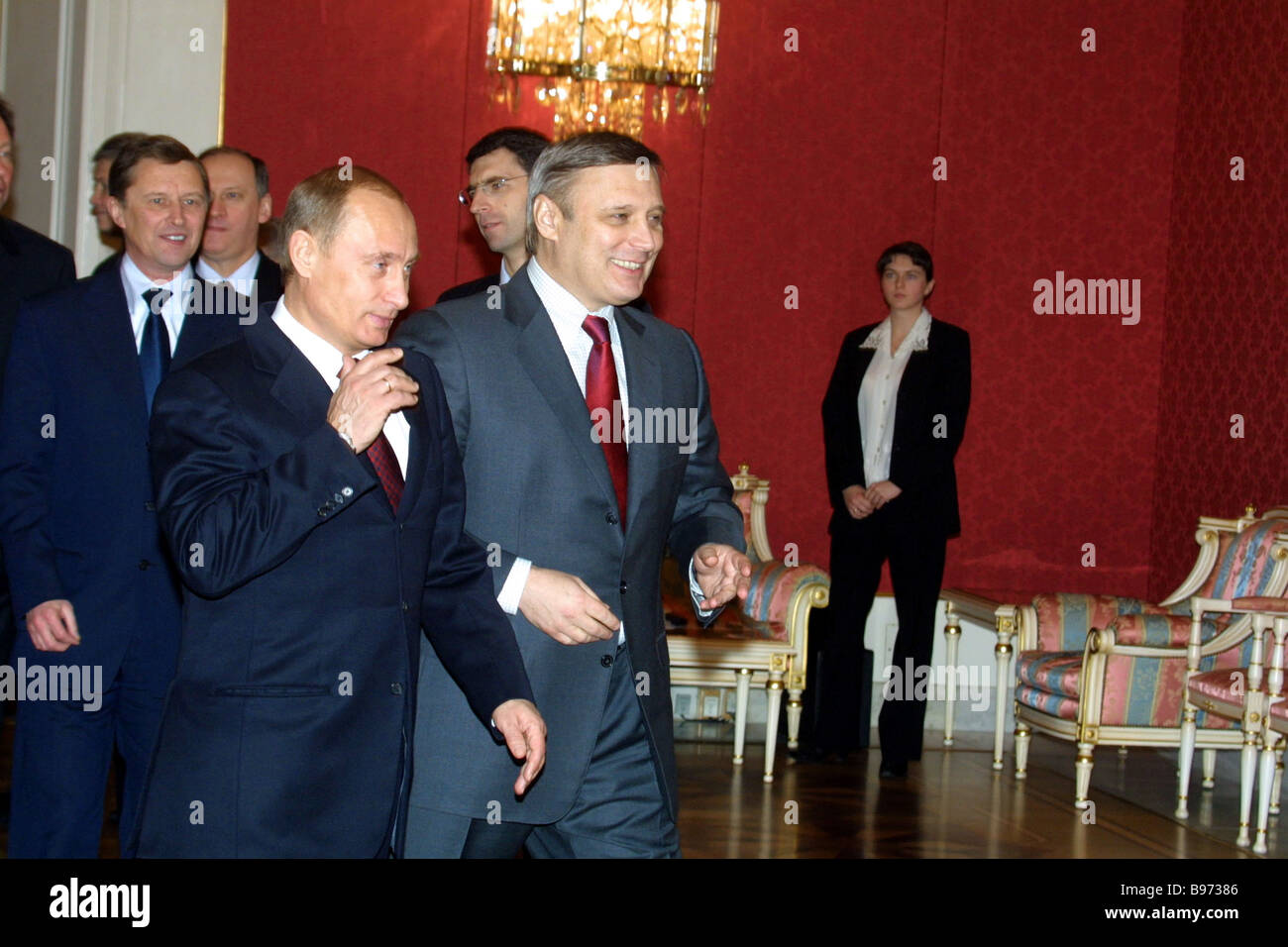 Russian President Vladimir Putin and Prime Minister Mikhail Kasyanov ...