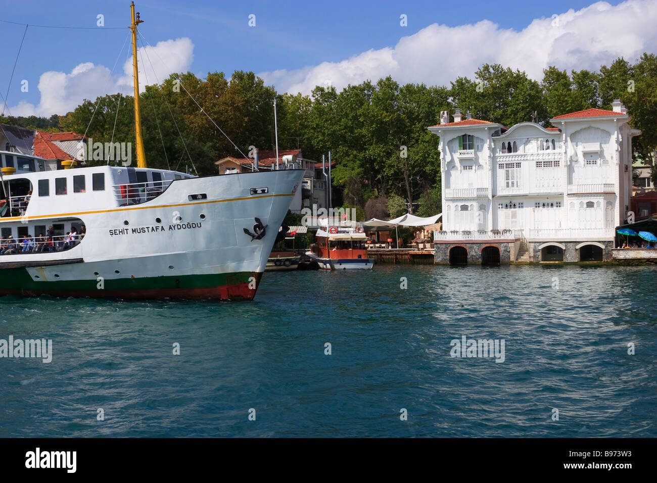 Passenger boat ship waterfront hi-res stock photography and images - Alamy