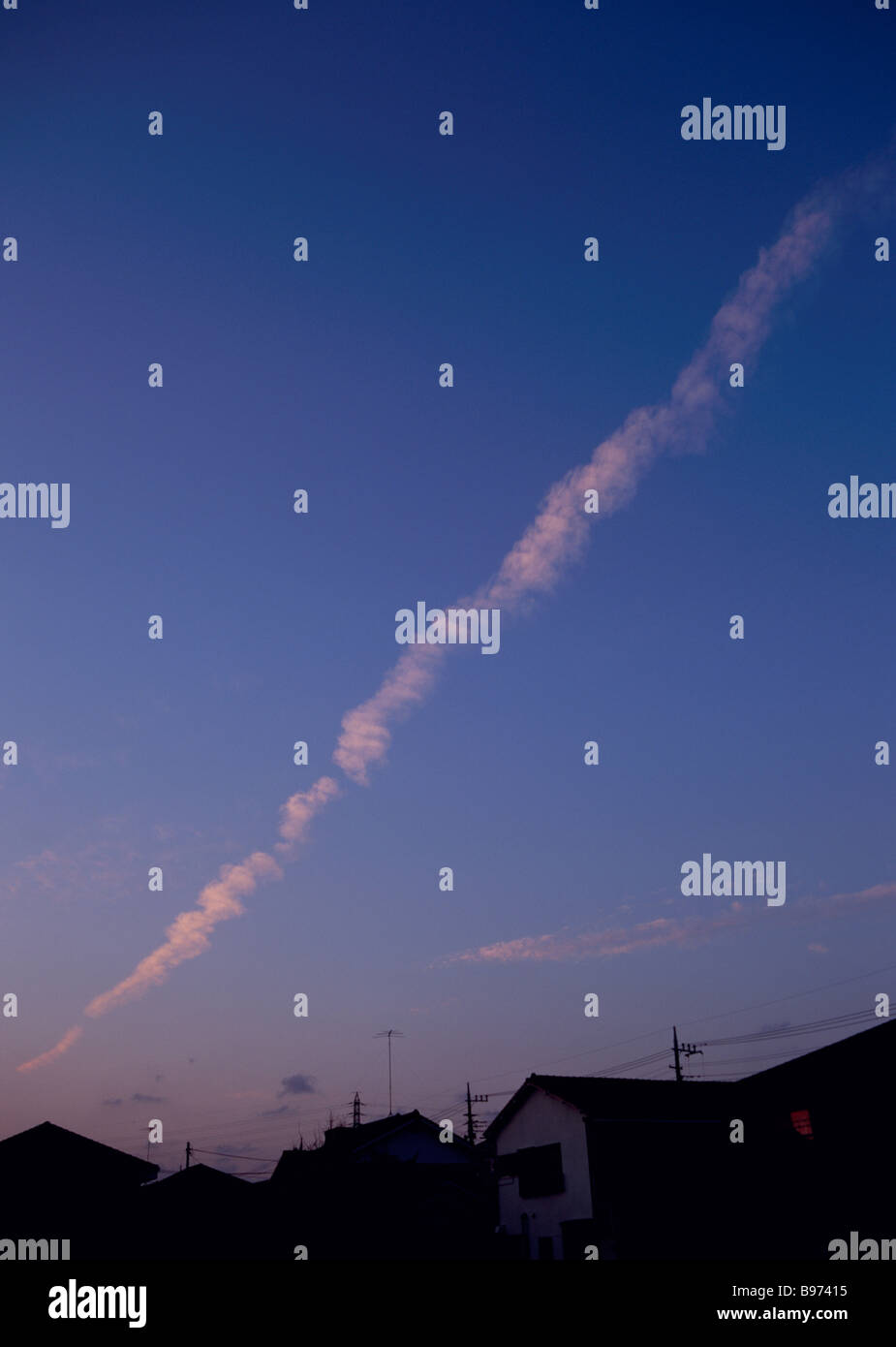 Vapor contrail hi-res stock photography and images - Alamy