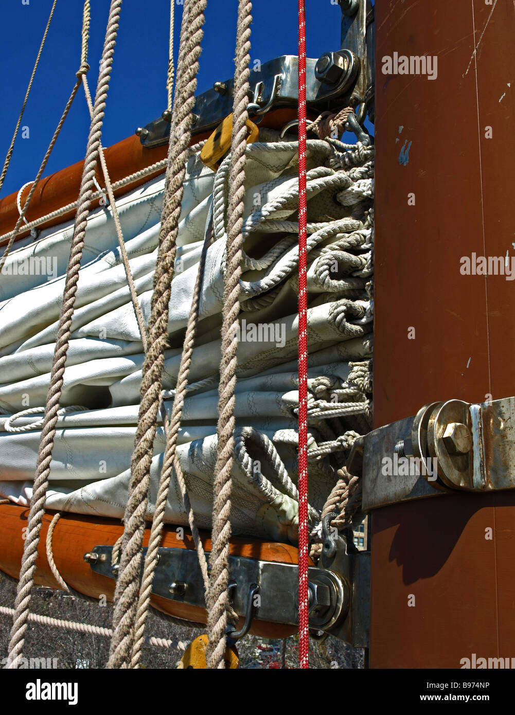 Tall ship ropes hi-res stock photography and images - Alamy
