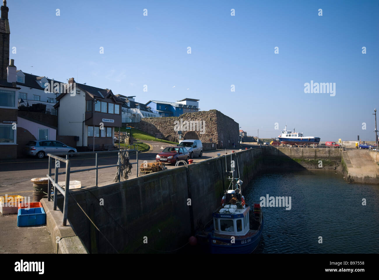 Seahouses ferry hi-res stock photography and images - Alamy