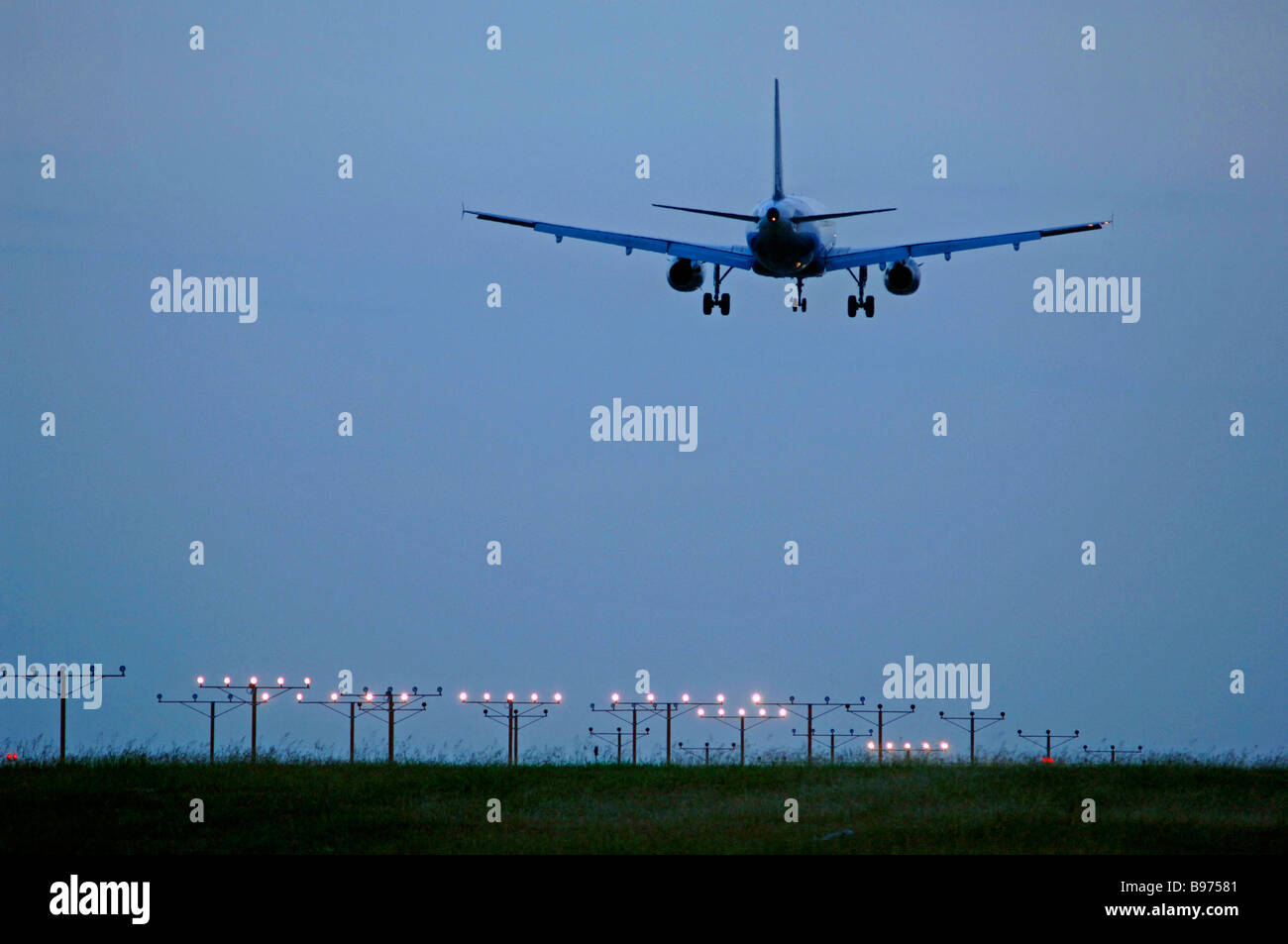 Dfw airport terminal hi-res stock photography and images - Alamy