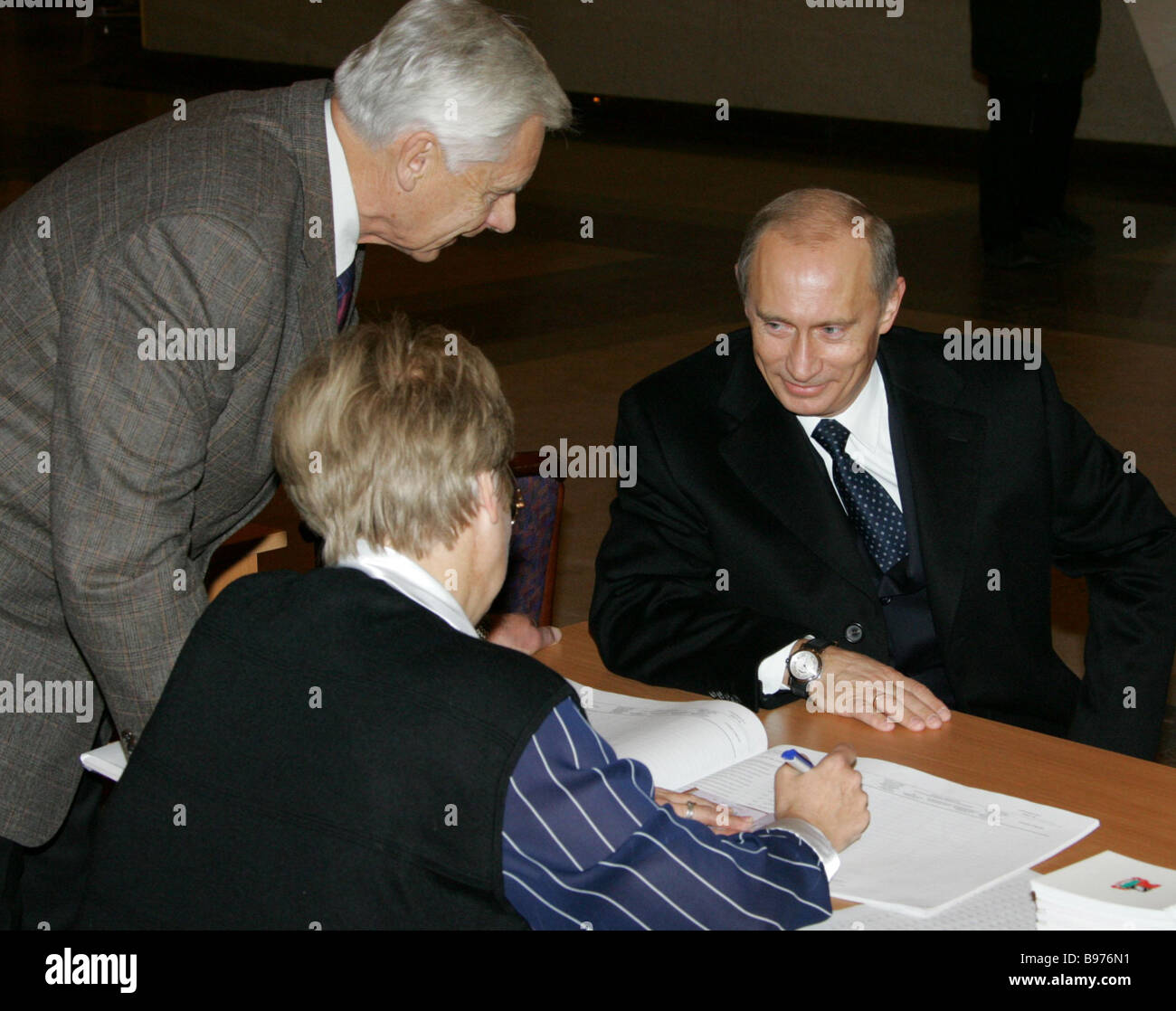 President Vladimir Putin voted in the December 4 2005 elections to the ...