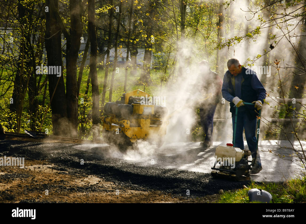 Workers employed road construction hi-res stock photography and images ...