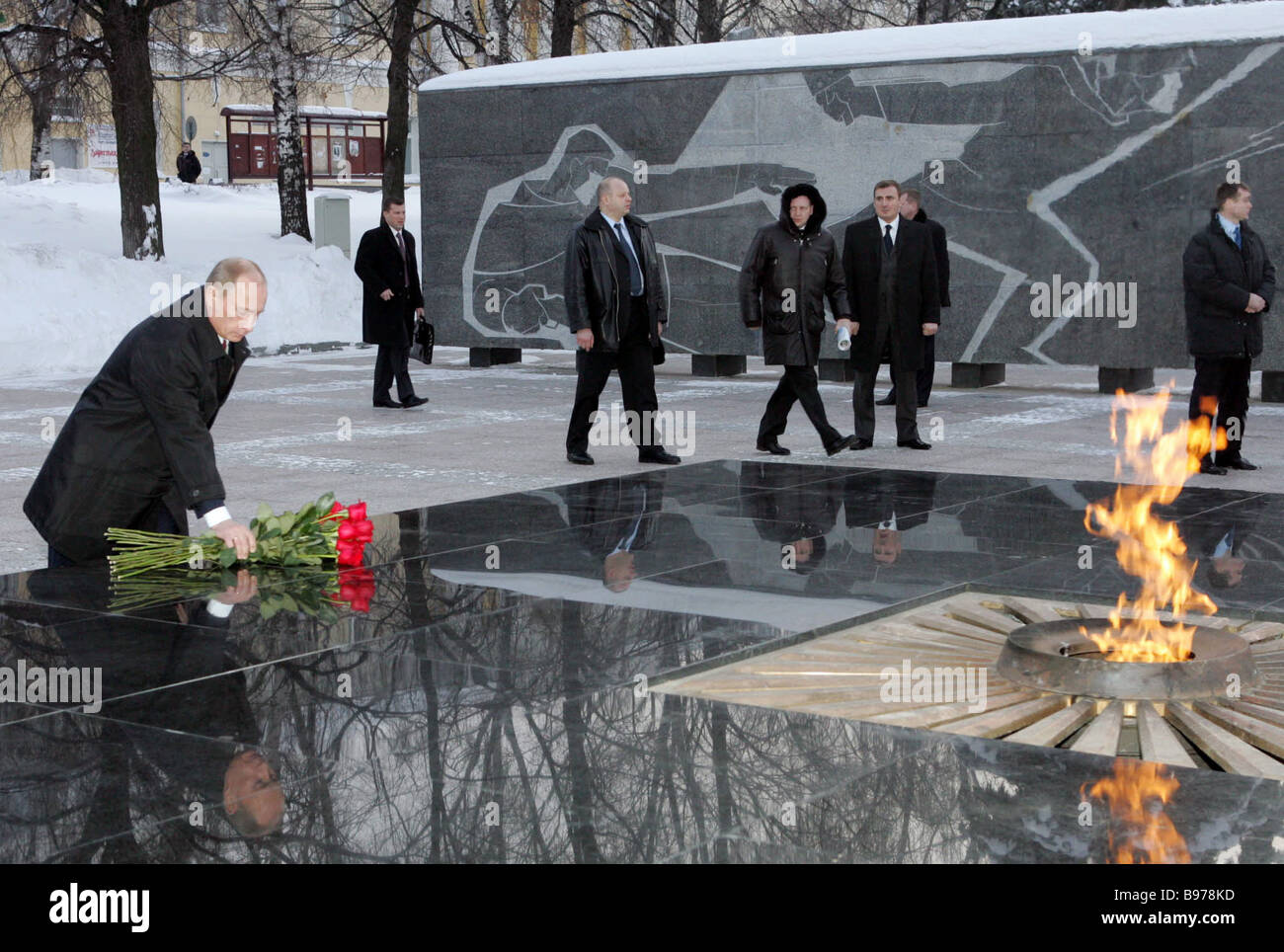 President Vladimir Putin left laying flowers in Nizhny Novgorod to the ...