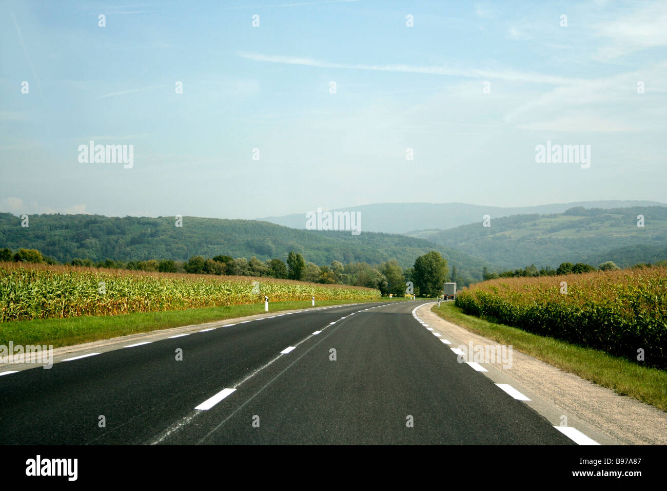Picture of a empty highway Stock Photo - Alamy