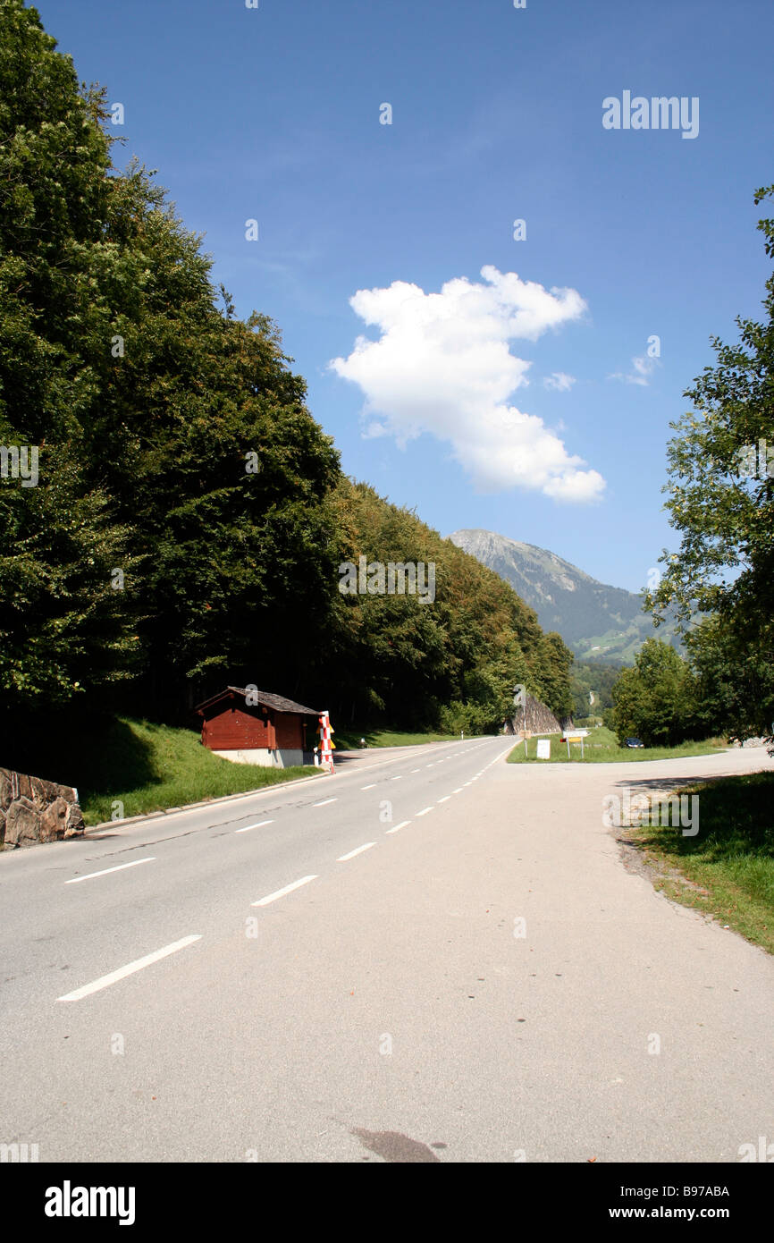 Picture of a empty highway Stock Photo - Alamy