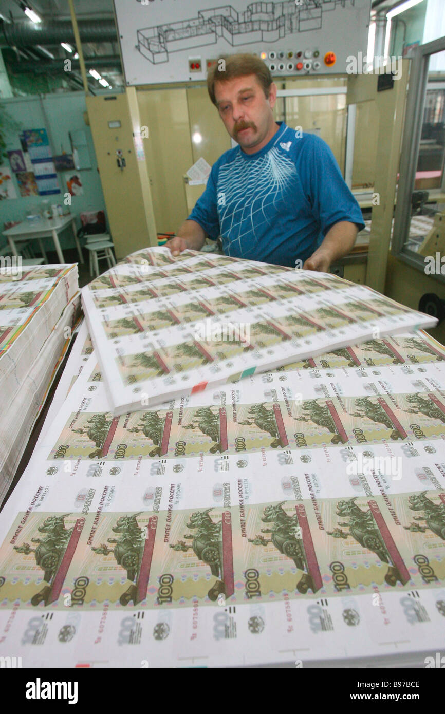 Sorting sheets of 100 ruble bills at Moscow s Goznak printing factory ...