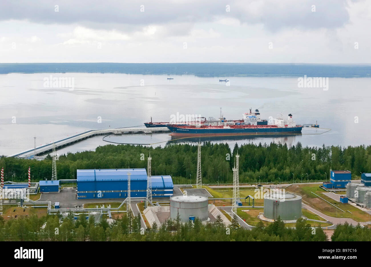 Oil Loading Stock Photos & Oil Loading Stock Images - Alamy