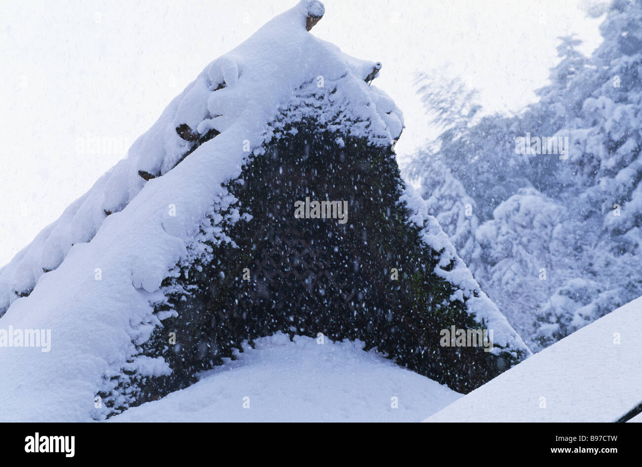 Snow on the roof Stock Photo - Alamy