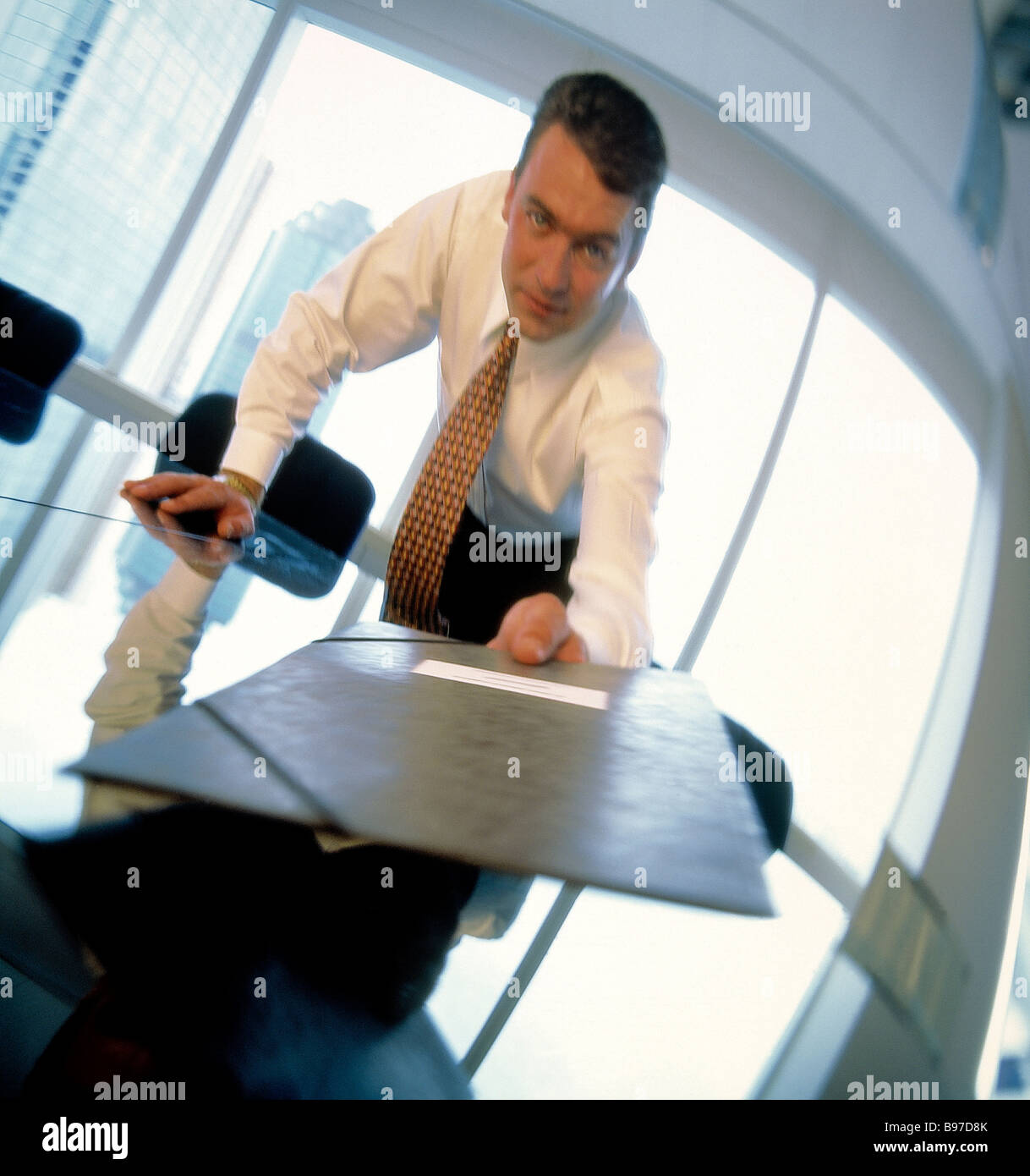 Handing in notice hi-res stock photography and images - Alamy