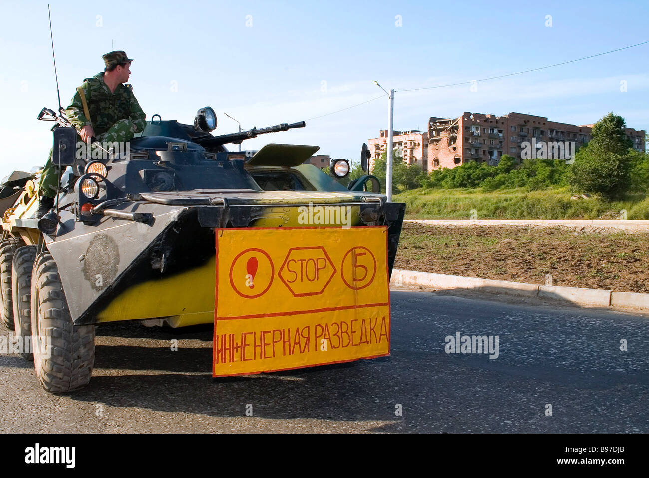 Engineering reconnaissance unit on Staropromyslovsky Highway in Grozny ...