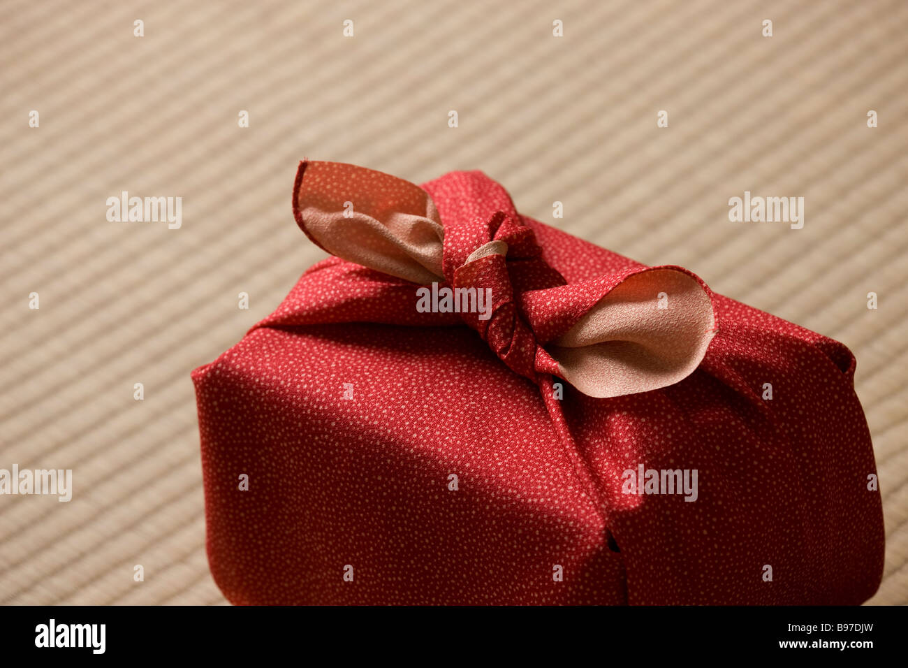 Japanese wrapping hi-res stock photography and images - Alamy