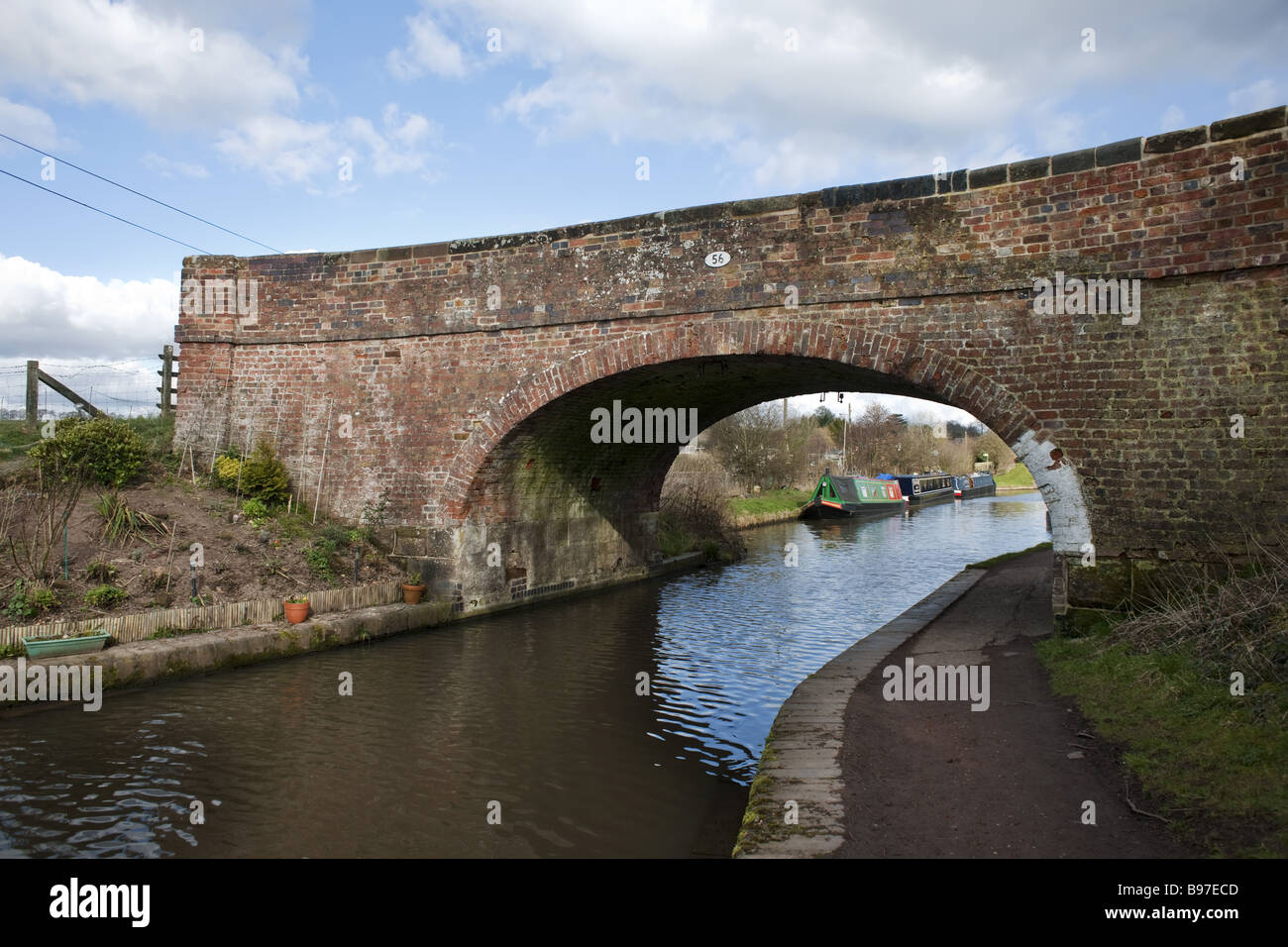 The Worcester and Birmingham canal at Tardebigge canal village in ...