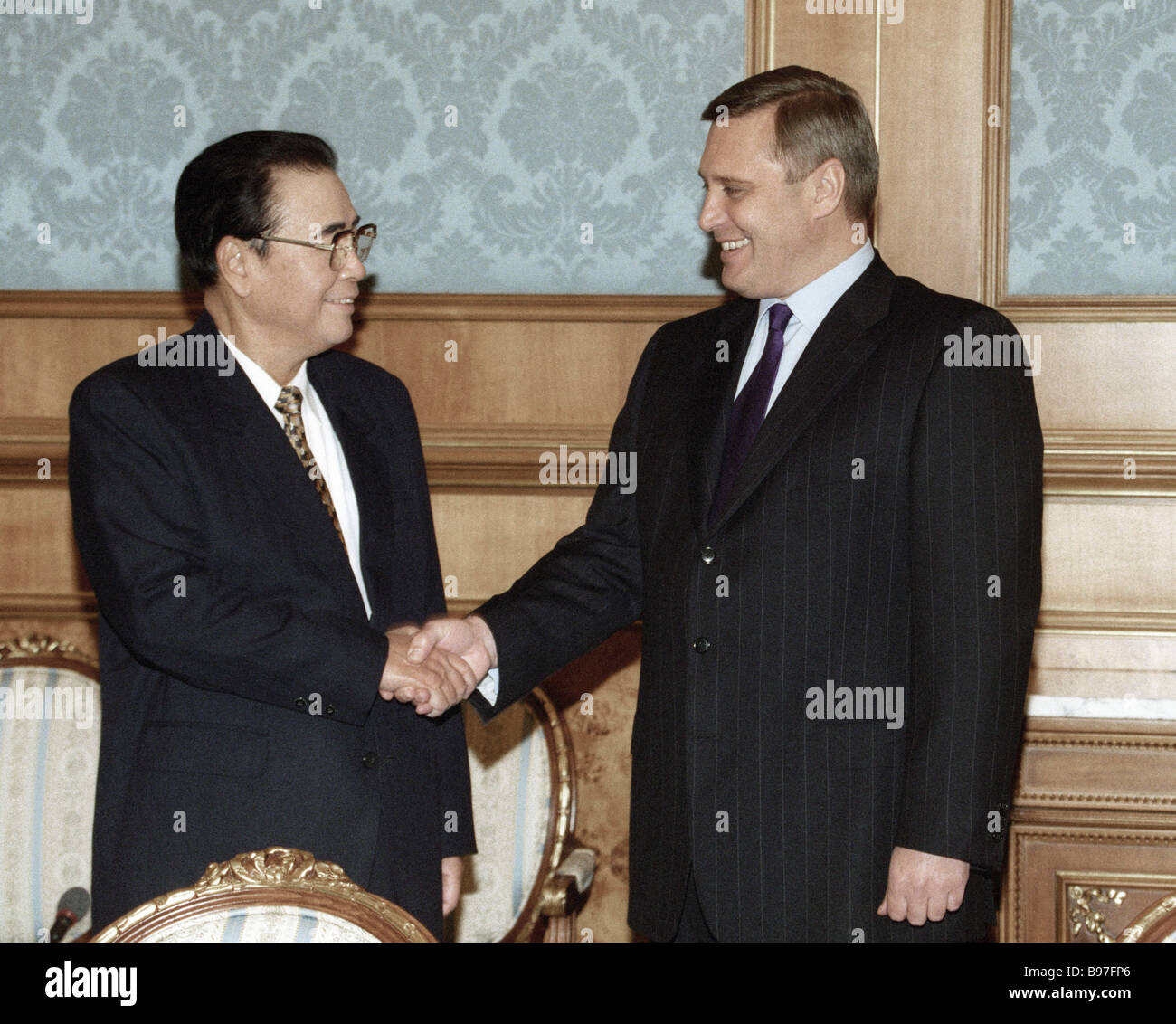 Mikhail Kasyanov Russia s Prime Minister right greets Li Peng National ...