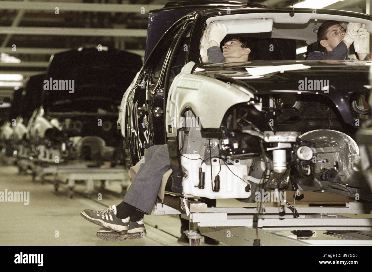 Workers of joint Russian German Avtotor joint venture assemble BMW car ...