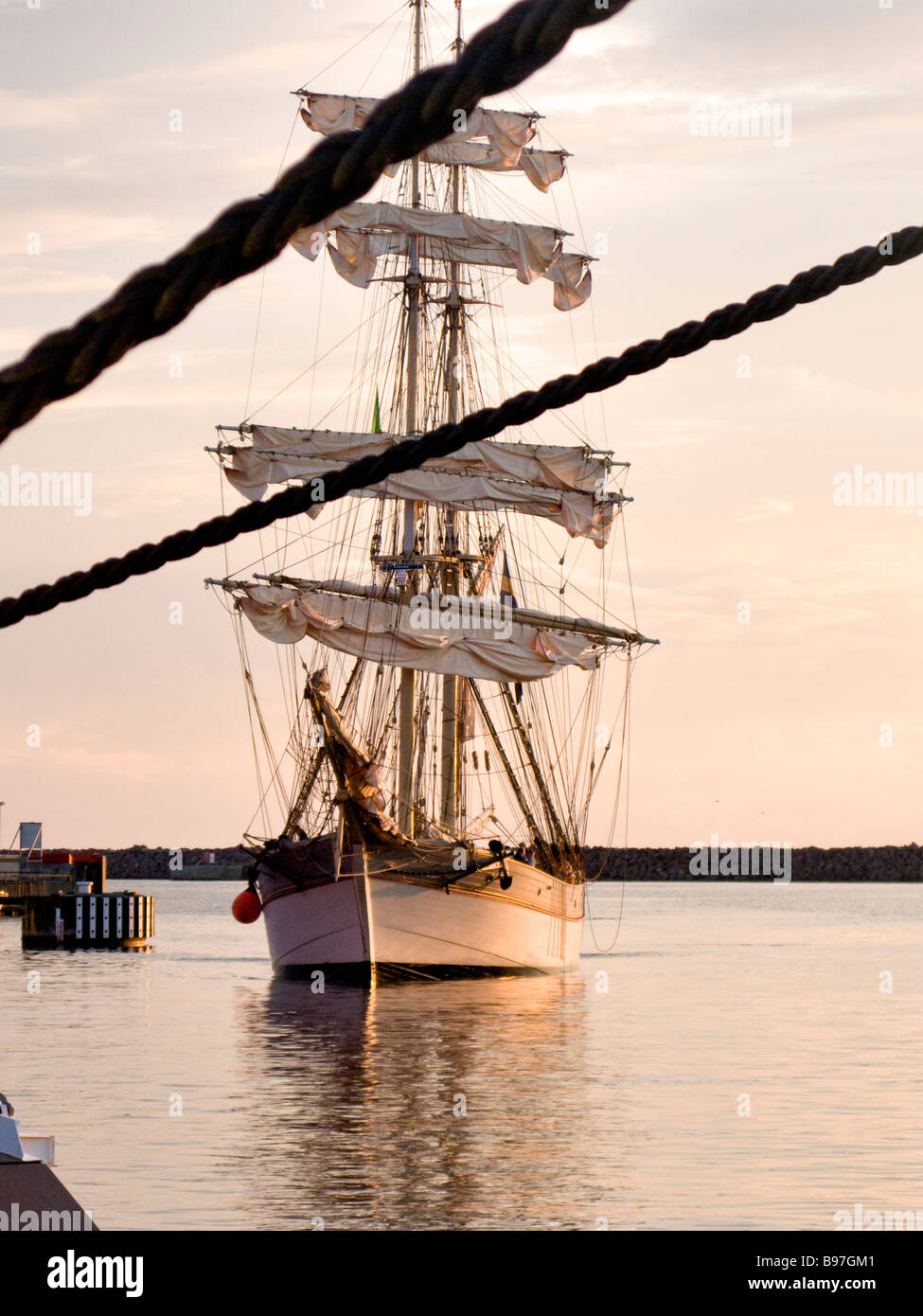 Sail sailing schooner linden hi-res stock photography and images - Alamy