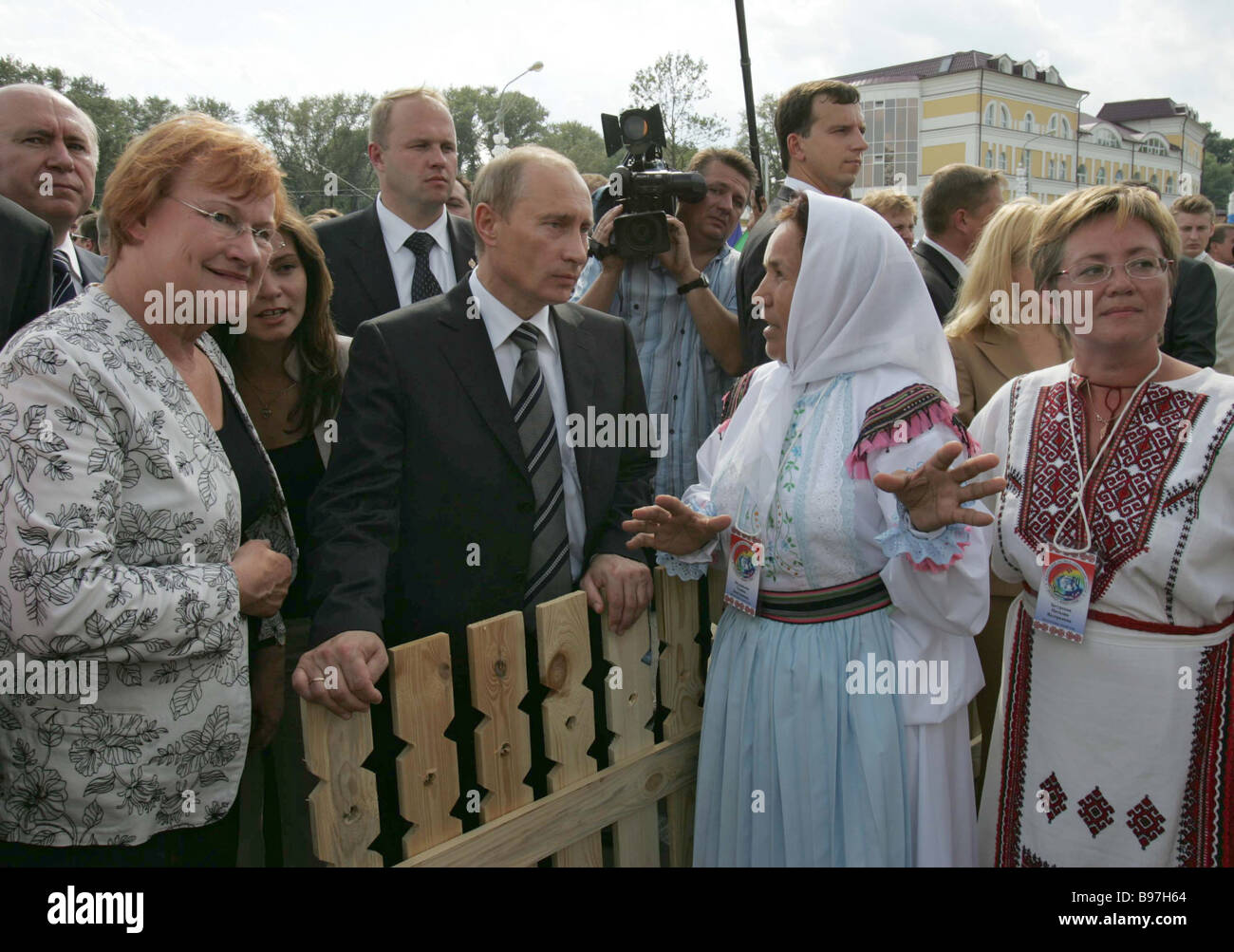 Finnish President Tarja Halonen and Russian President Vladimir Putin in ...