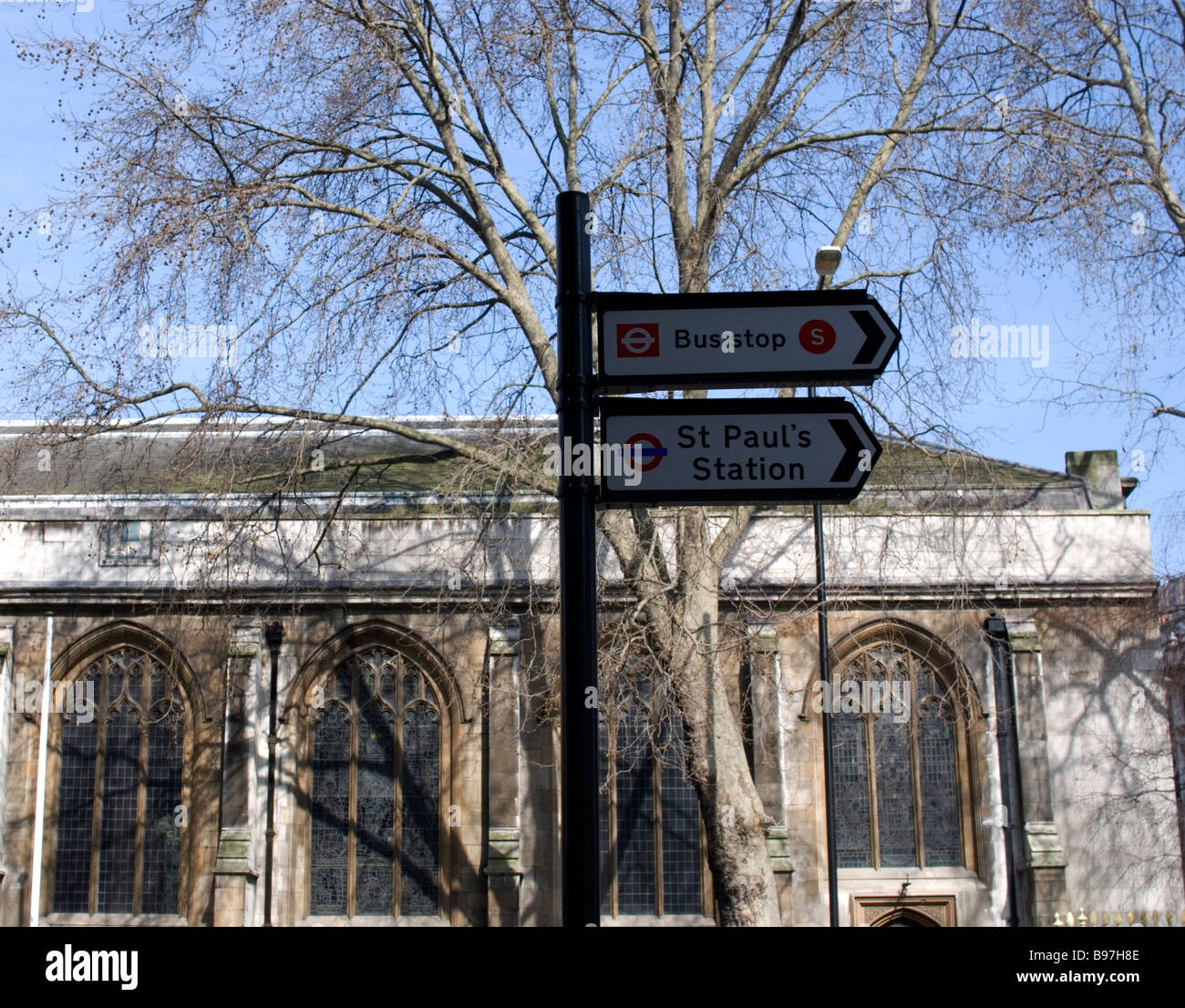 St pauls station hi-res stock photography and images - Alamy