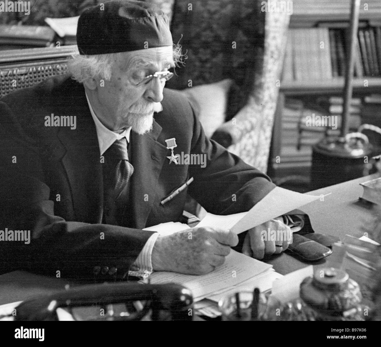 Soviet scientist and academician Nikolai Zelinsky 1861 1953 Stock Photo ...