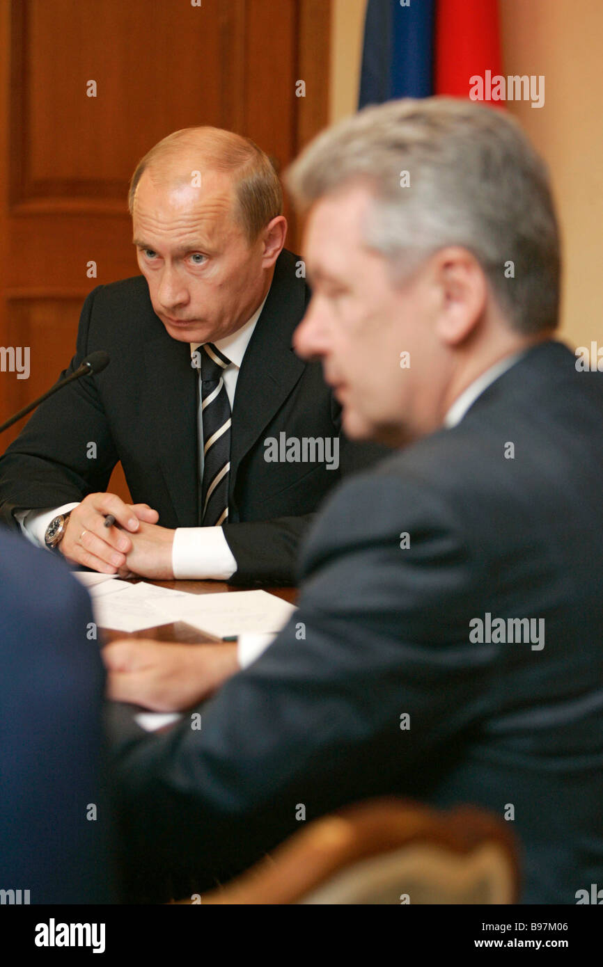 July 24 2007 Russian President Vladimir Putin to the left and ...