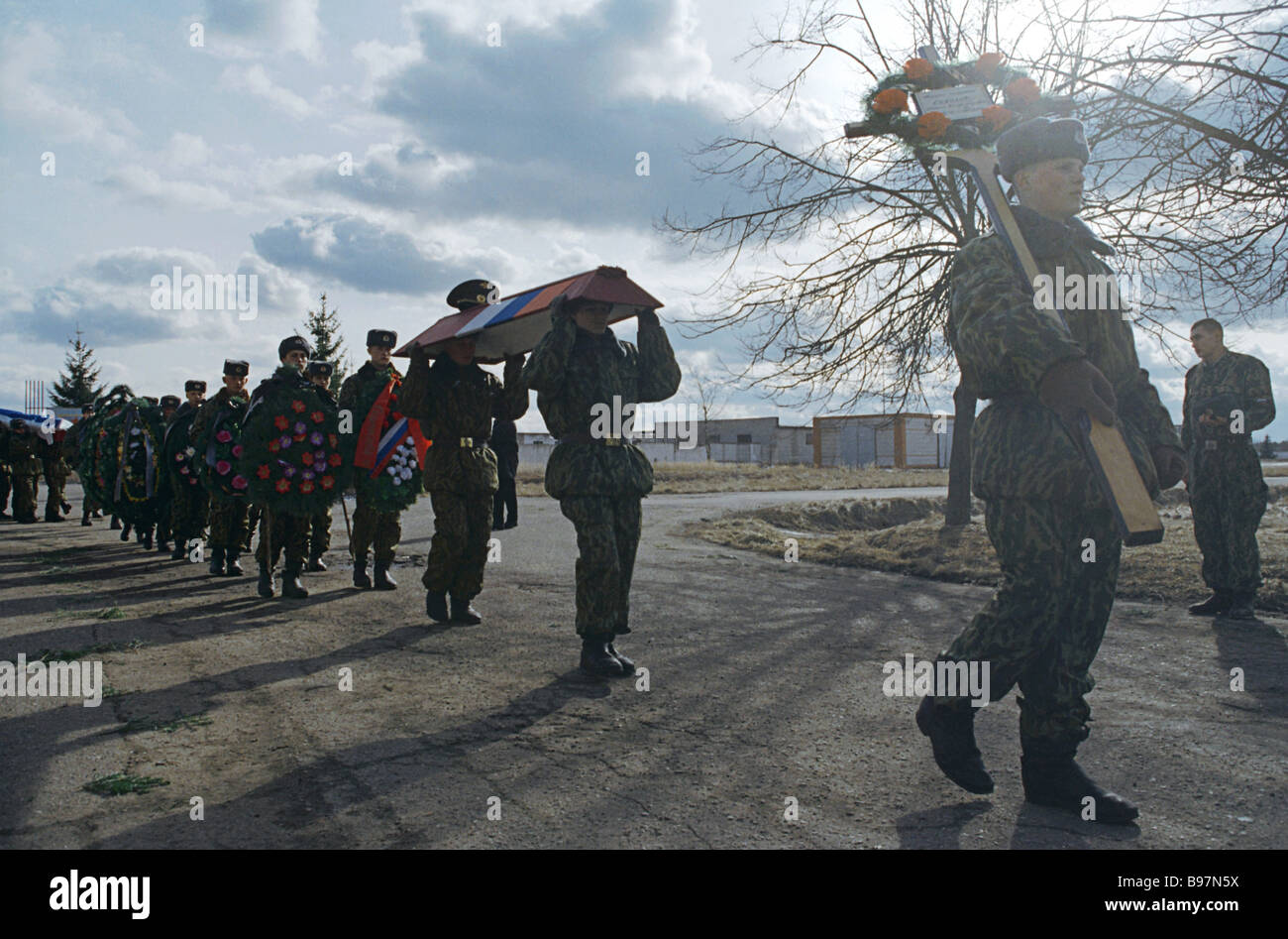 Funeral of paratroopers from the 104th Airborne Regiment of the 76th ...