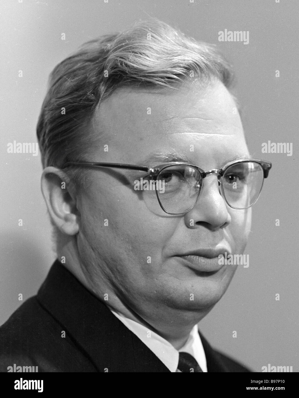 Soviet physicist Anatoly Rzhanov Stock Photo - Alamy