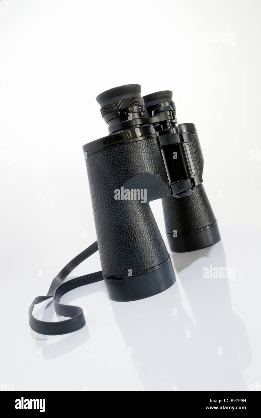 Binoculars cutout hi-res stock photography and images - Alamy