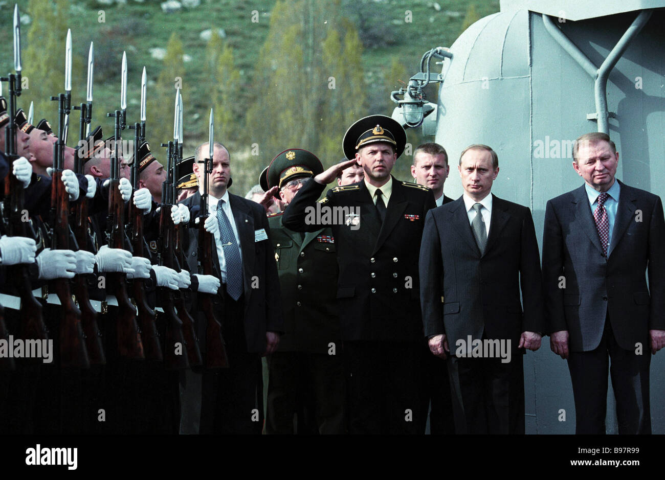 Vladimir Putin center and President of Ukraine Leonid Kuchma right on ...