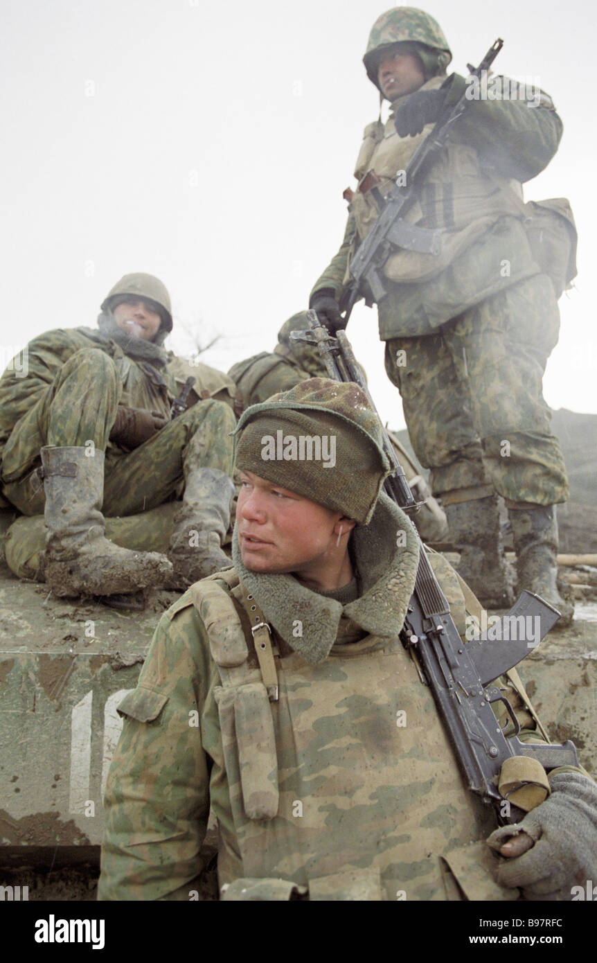 Soldiers of the RF Airborne Force 104th regiment deployed in Tsentoroy ...