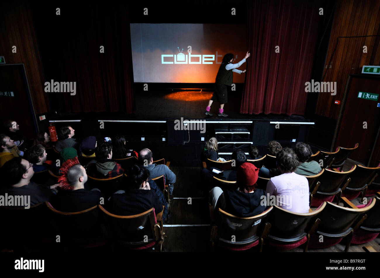 Cinema audience hi-res stock photography and images - Alamy