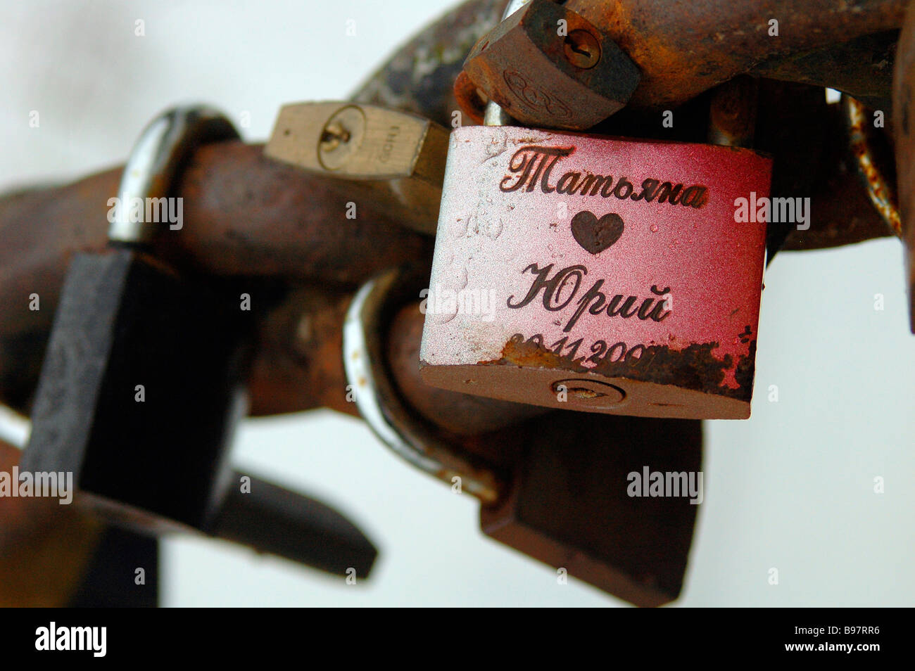 Padlocks love forever rust Cyrillic chain promise lock chain together ...