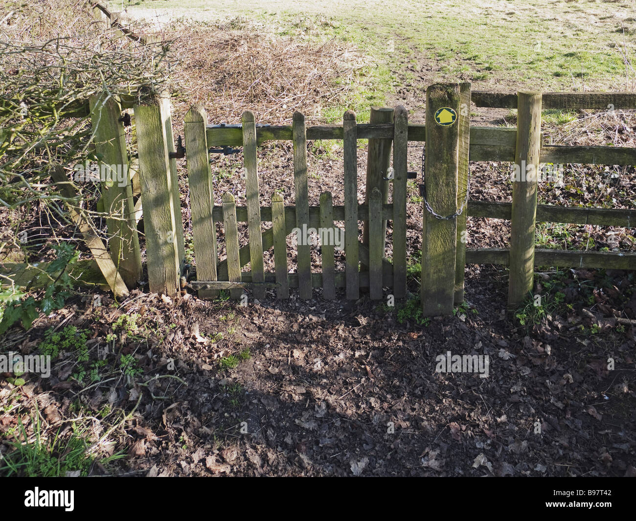A gate on a footpath Stock Photo - Alamy