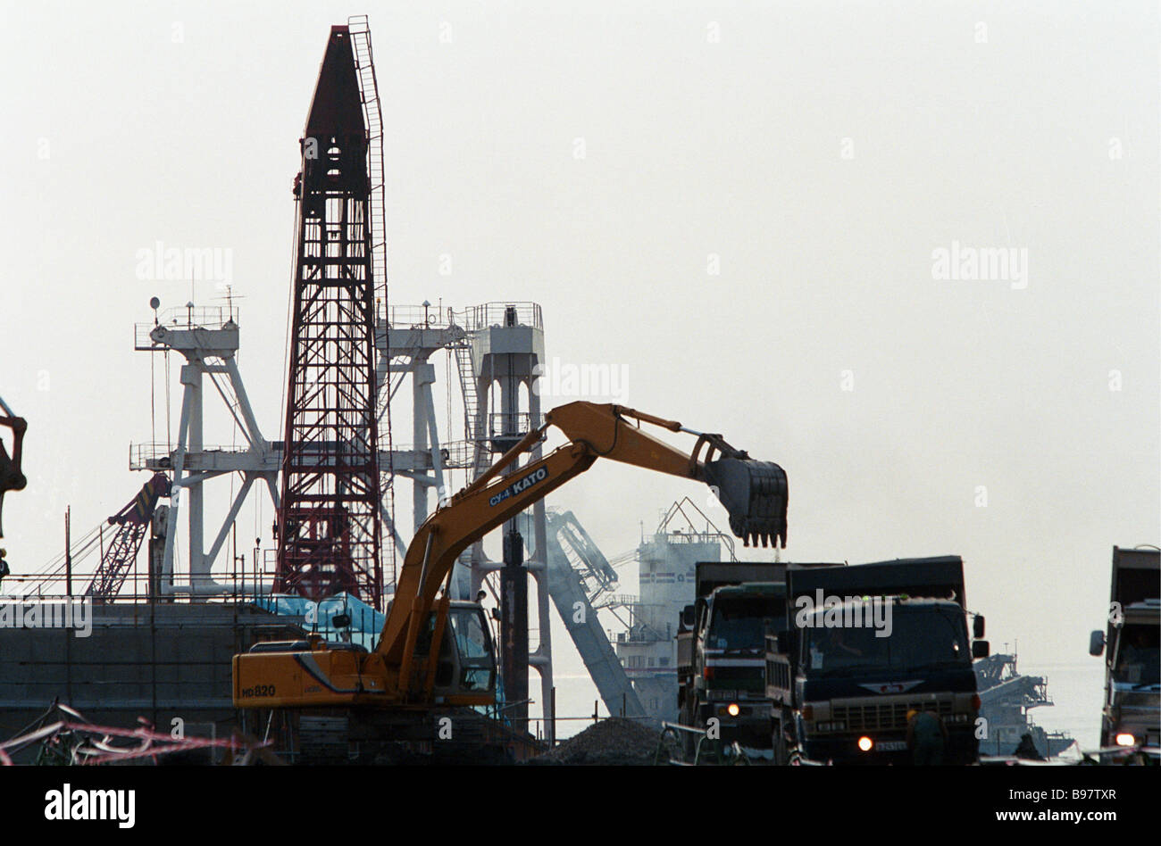 Building pipe line scaffold bridge for a Sakhalin Energy liquefied gas ...