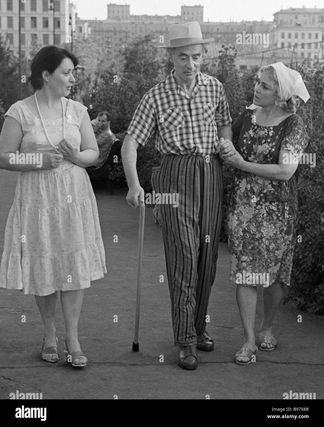 Outstanding Physicist Lev Landau Centre With His Wife Kora Right And Niece Maya Left Promenading