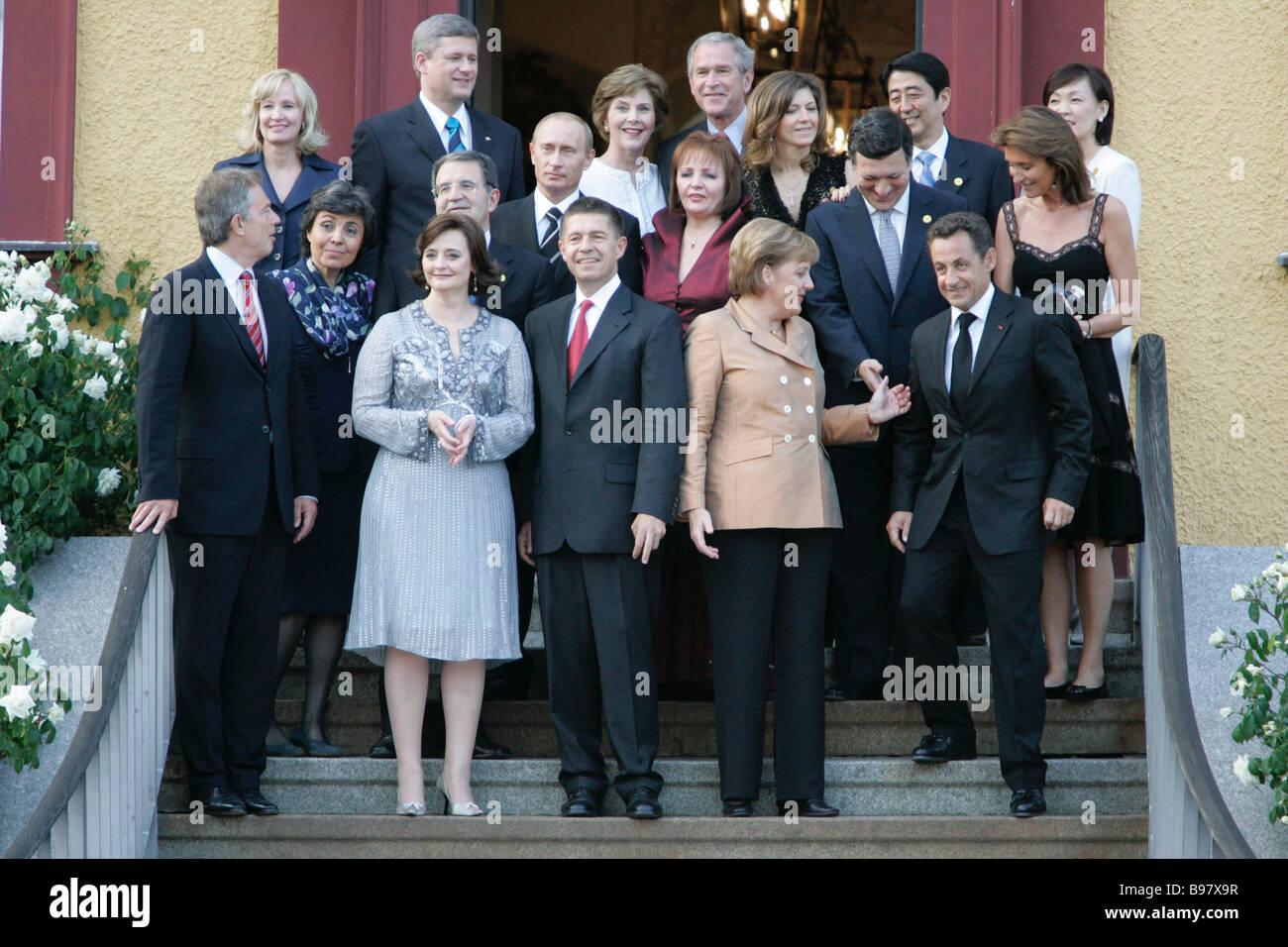 The Group of Eight leaders with their wives at Hohen Luckow in ...