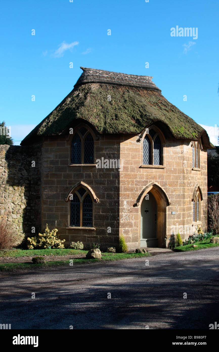 Thatched gothic cottage hi-res stock photography and images - Alamy