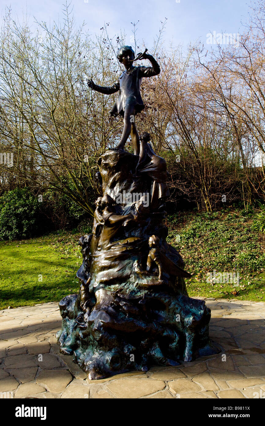 Peter Pan Statue in Kensington Gardens London Stock Photo - Alamy