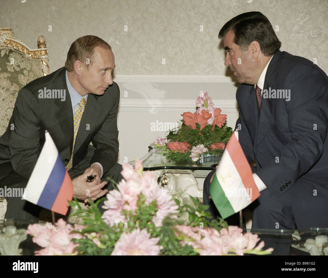 Russian president Vladimir Putin left meeting with Tajik President ...
