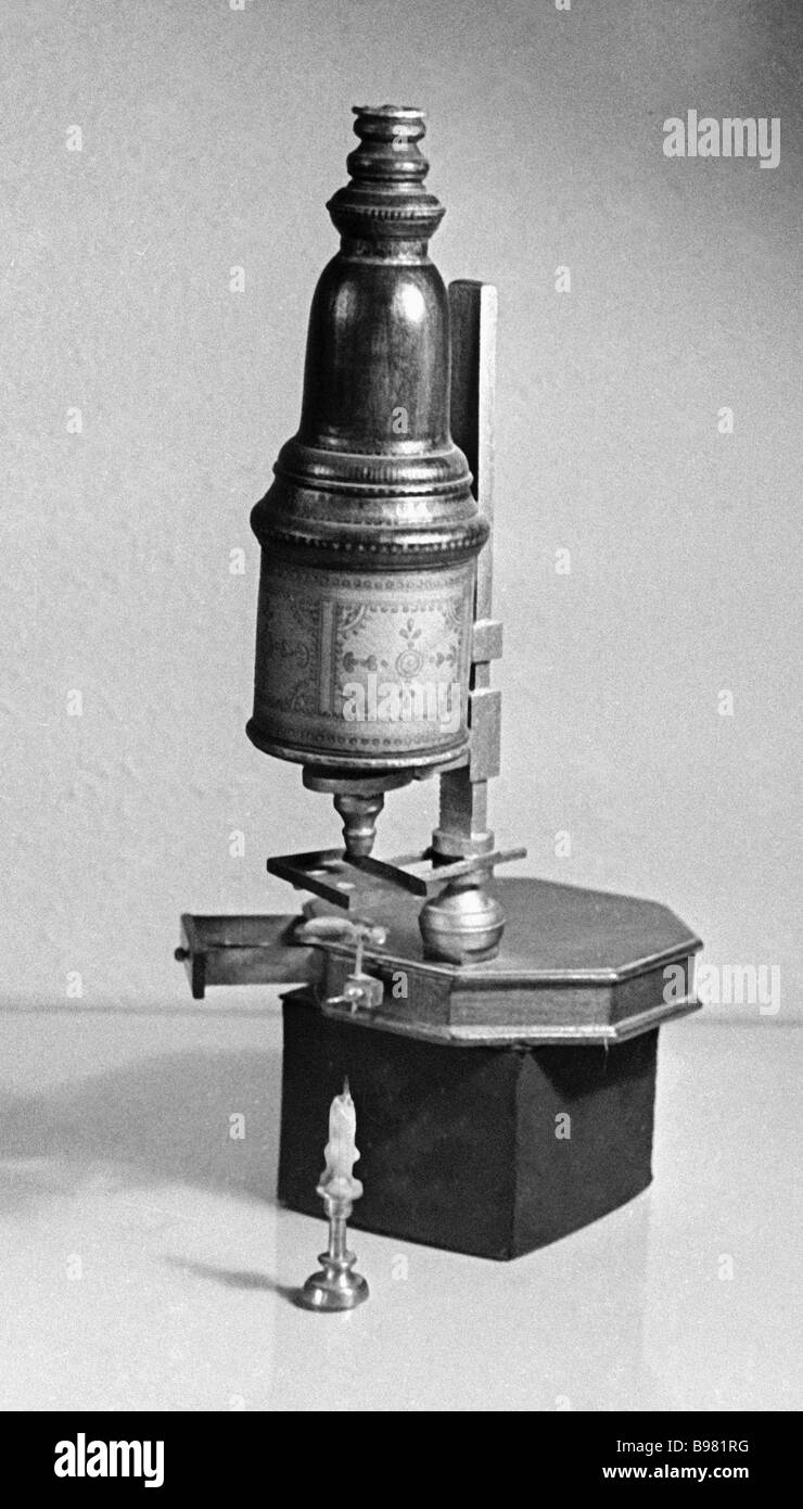 A model of a 1693 Marshall microscope from collection of the Microscope ...
