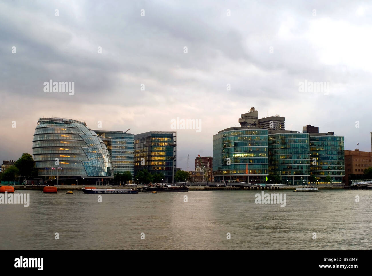 London pool detail hi-res stock photography and images - Alamy