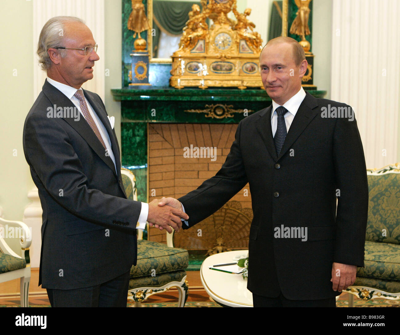 From left to right Sweden s King Carl XVI Gustaf and Russian President ...