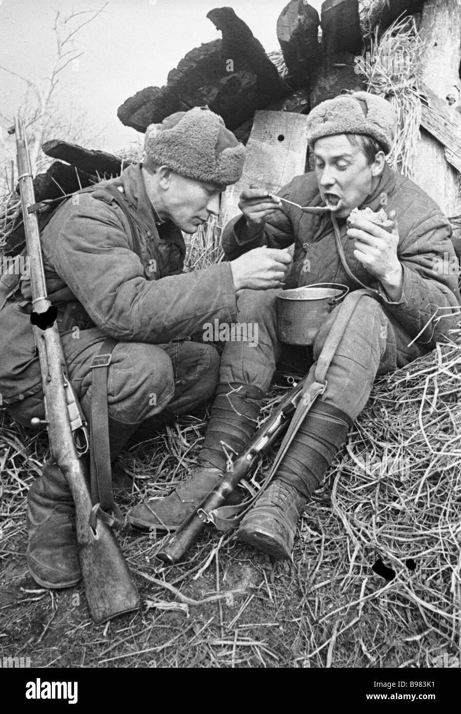 Two soldiers eating from a pot The Byelorussian Front Stock Photo - Alamy
