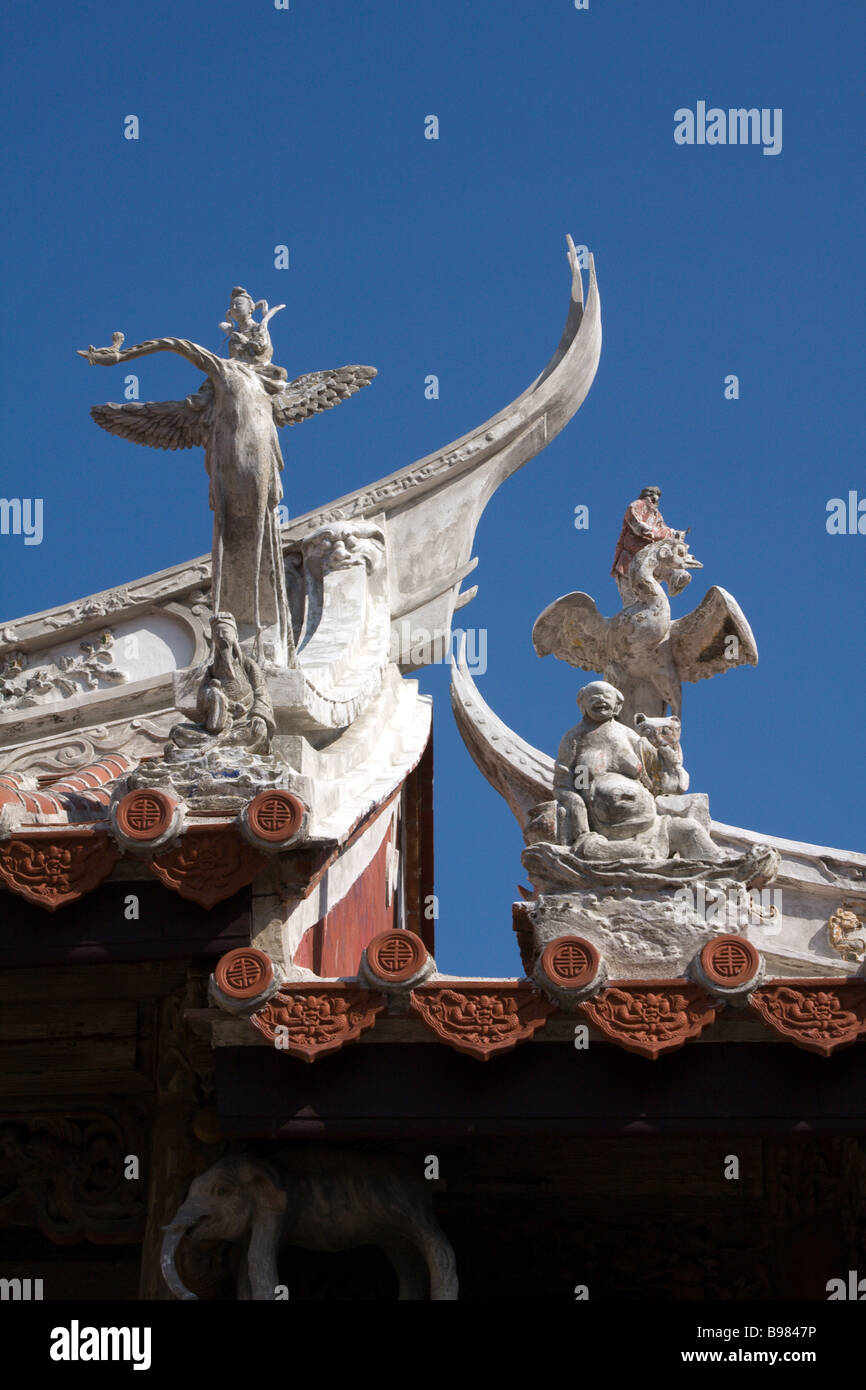Roof figures, sculptures, decoration detail, antefix, Longshan Temple ...