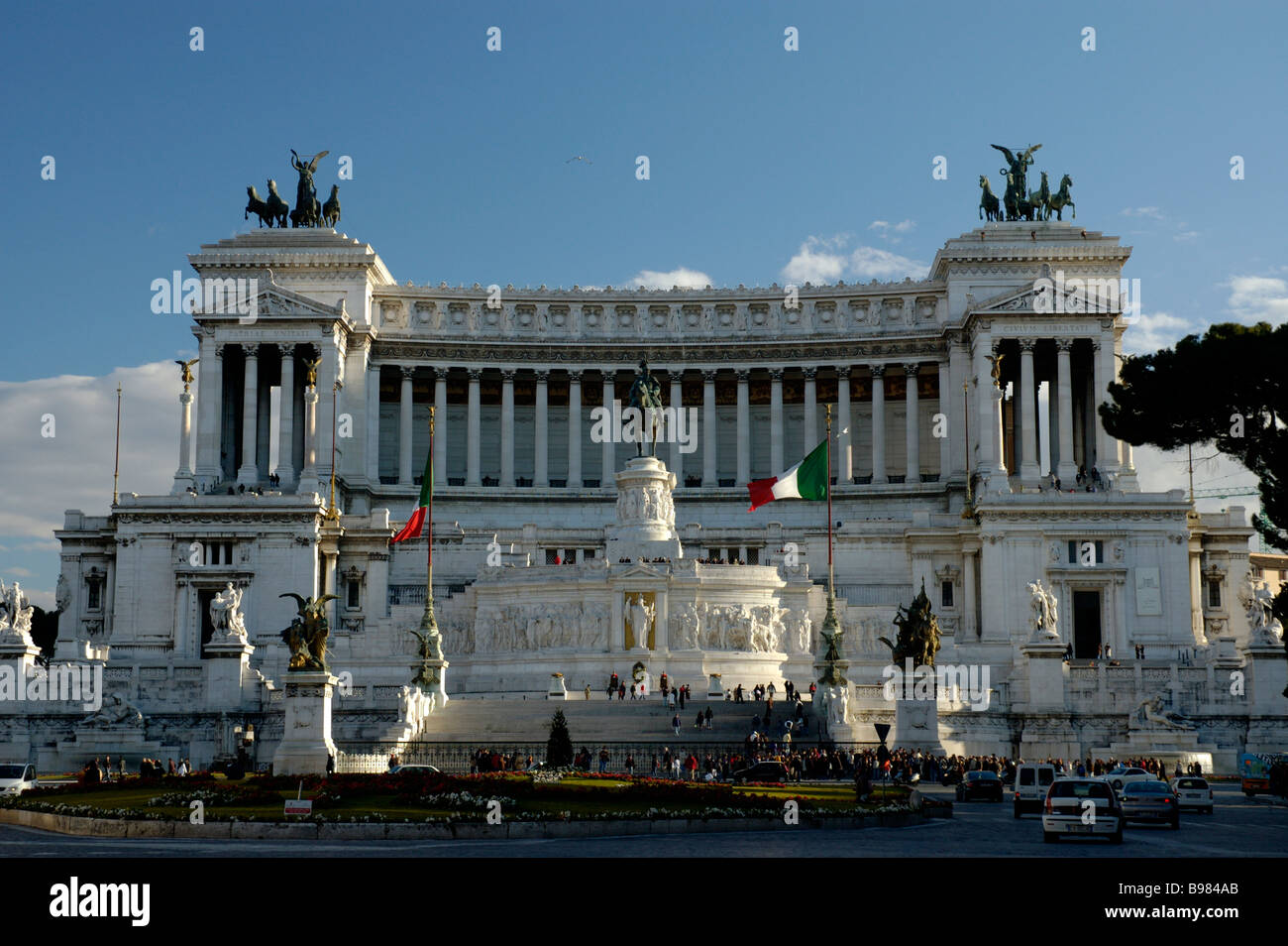 Piazza Venezia Vittoriano Monument to King Victor Emmanuel White marble ...
