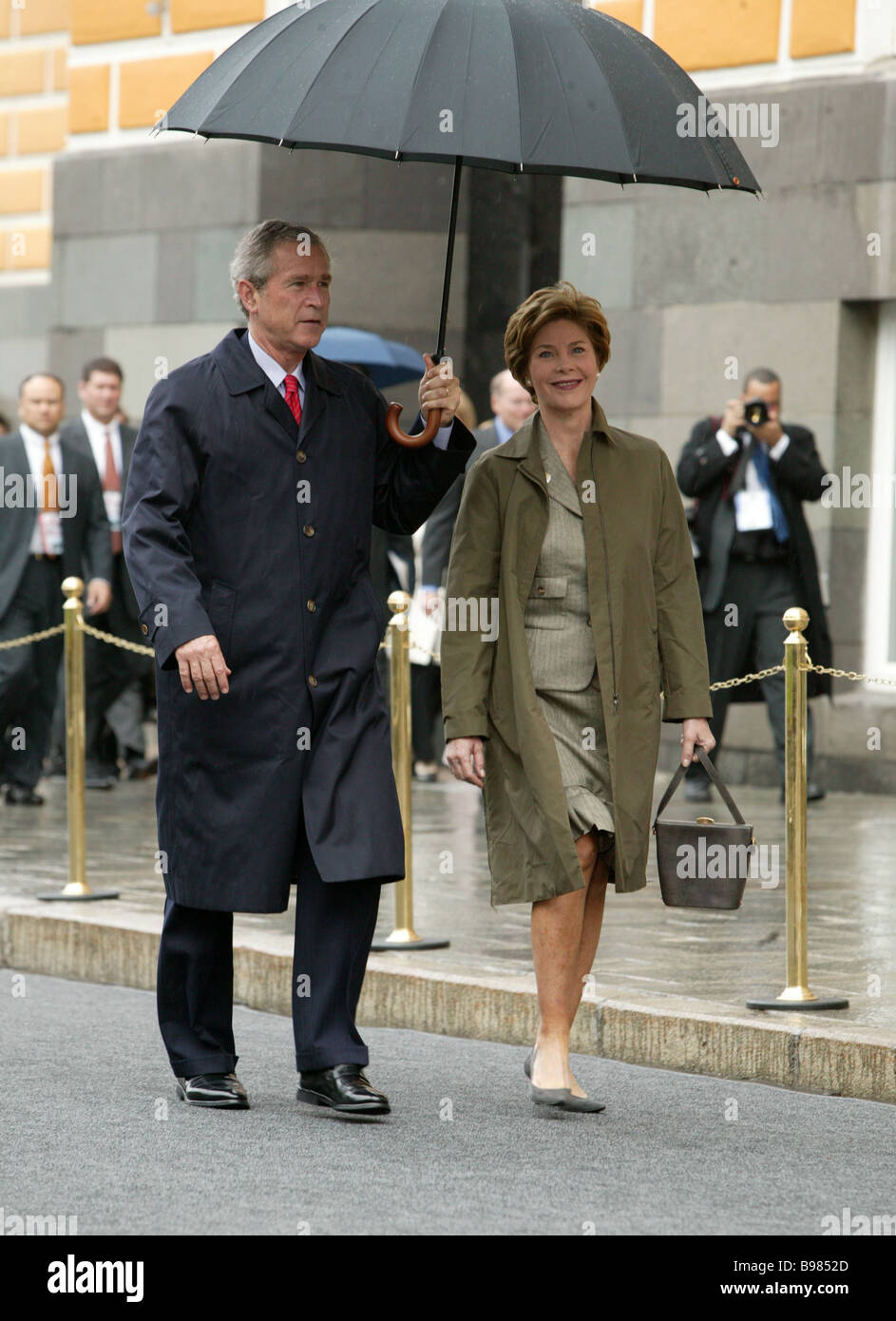 A walk in the rain US President George W Bush and Laura his wife going ...