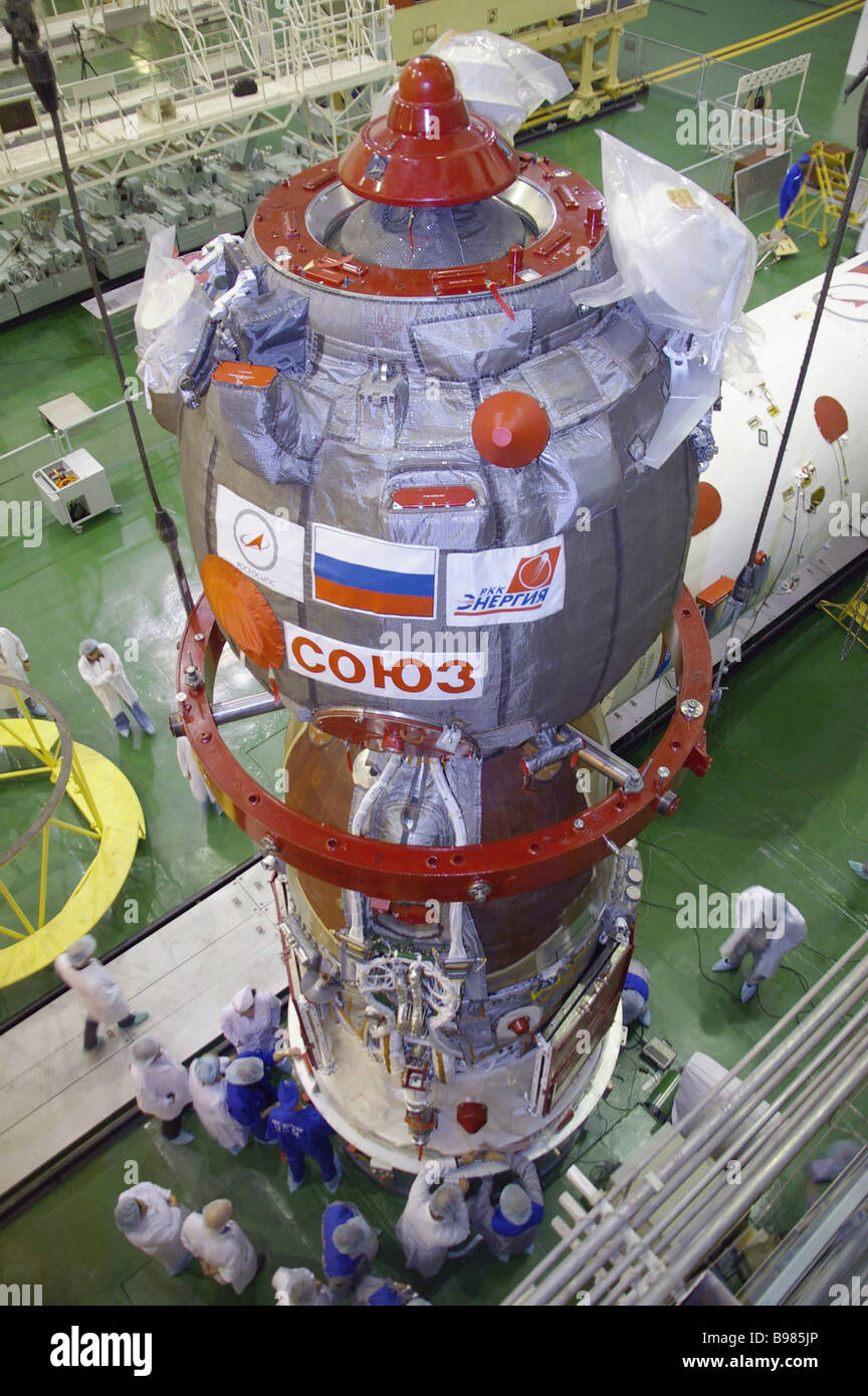 Preparing to launch Soyuz FG rocket with Soyuz TMA 11 manned spacecraft ...